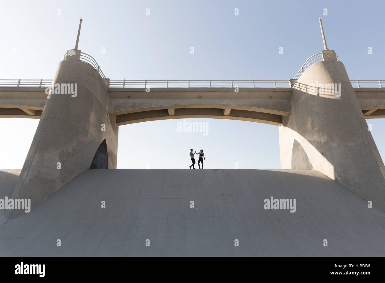 Bridge holding hands hi-res stock photography and images - Alamy