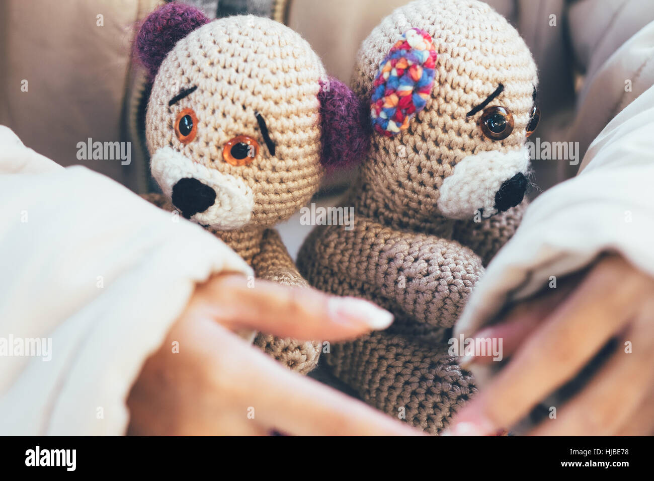 Two bears hugging hi-res stock photography and images - Alamy