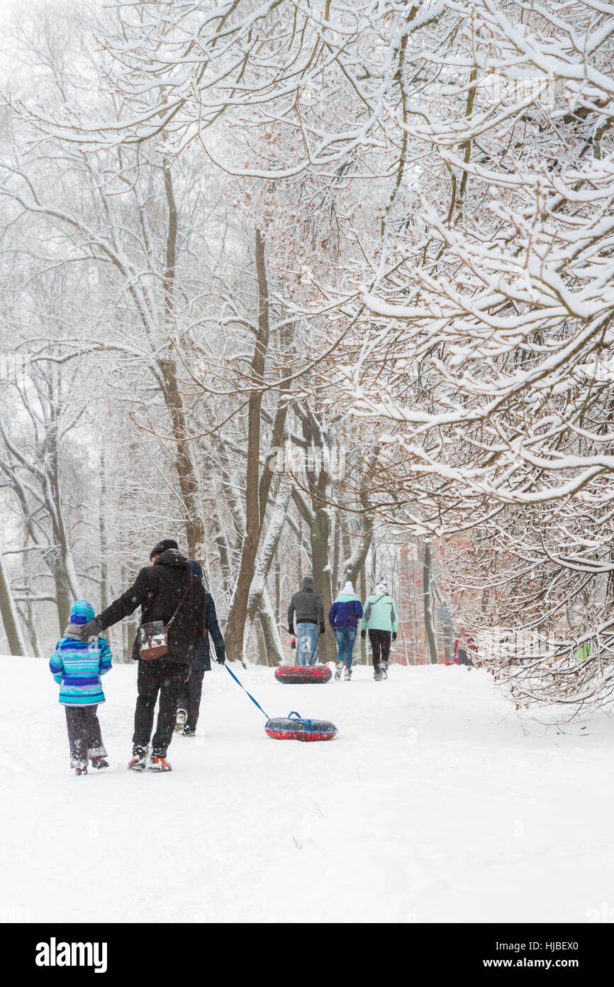 People walk in snow hi-res stock photography and images - Alamy