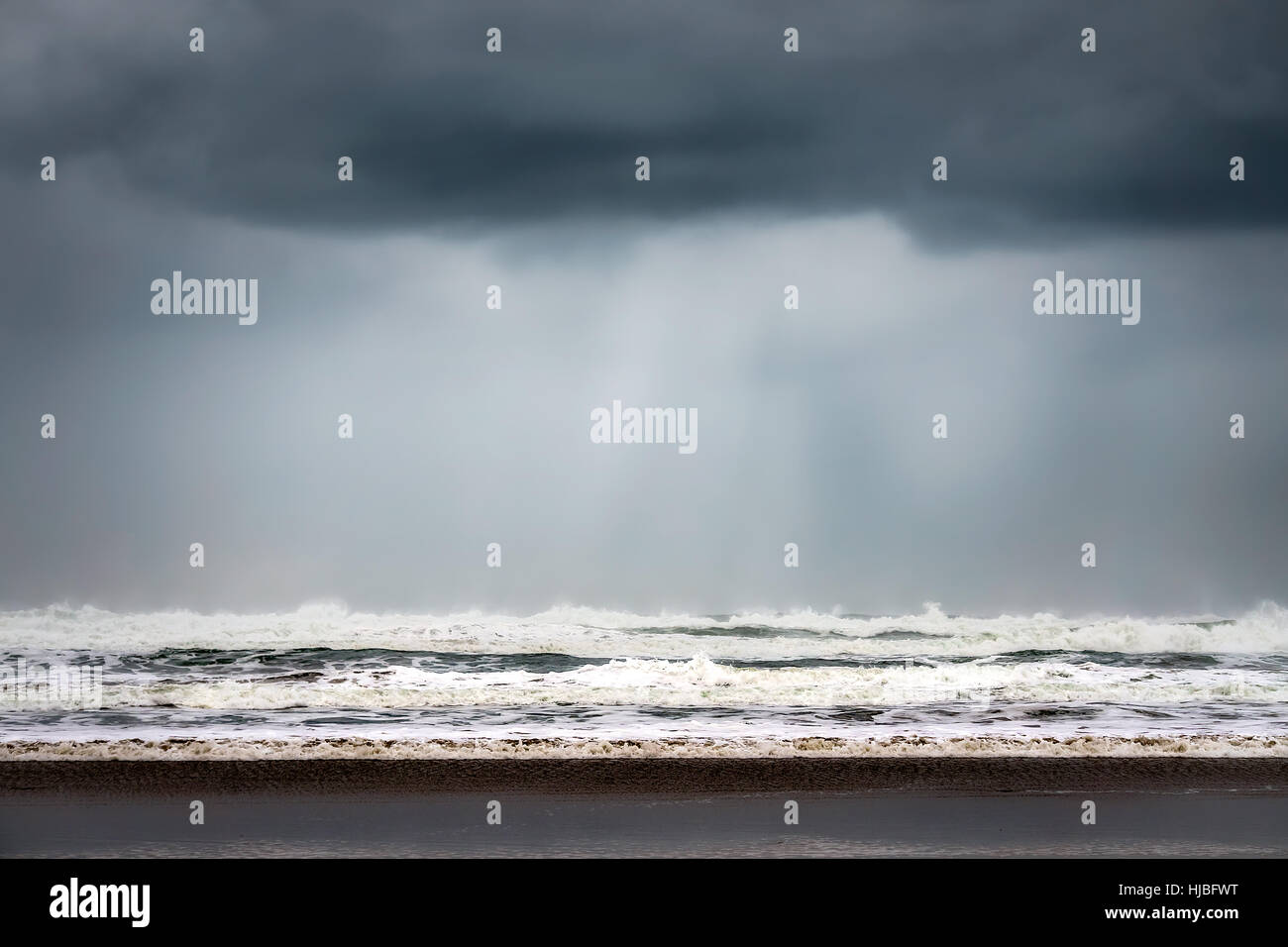 Rain cloud over ocean hi-res stock photography and images - Alamy