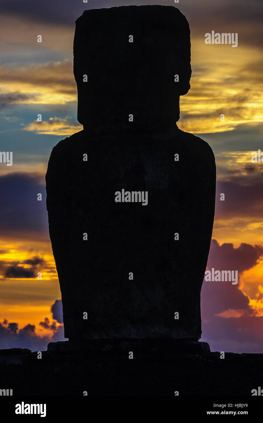 Sunrise on Moai at Tongariki ceremonial platform in Easter Island ...