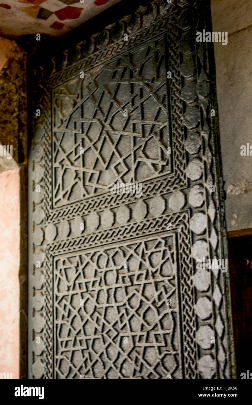 Ottoman styled geometric patterns on metal doors Stock Photo - Alamy