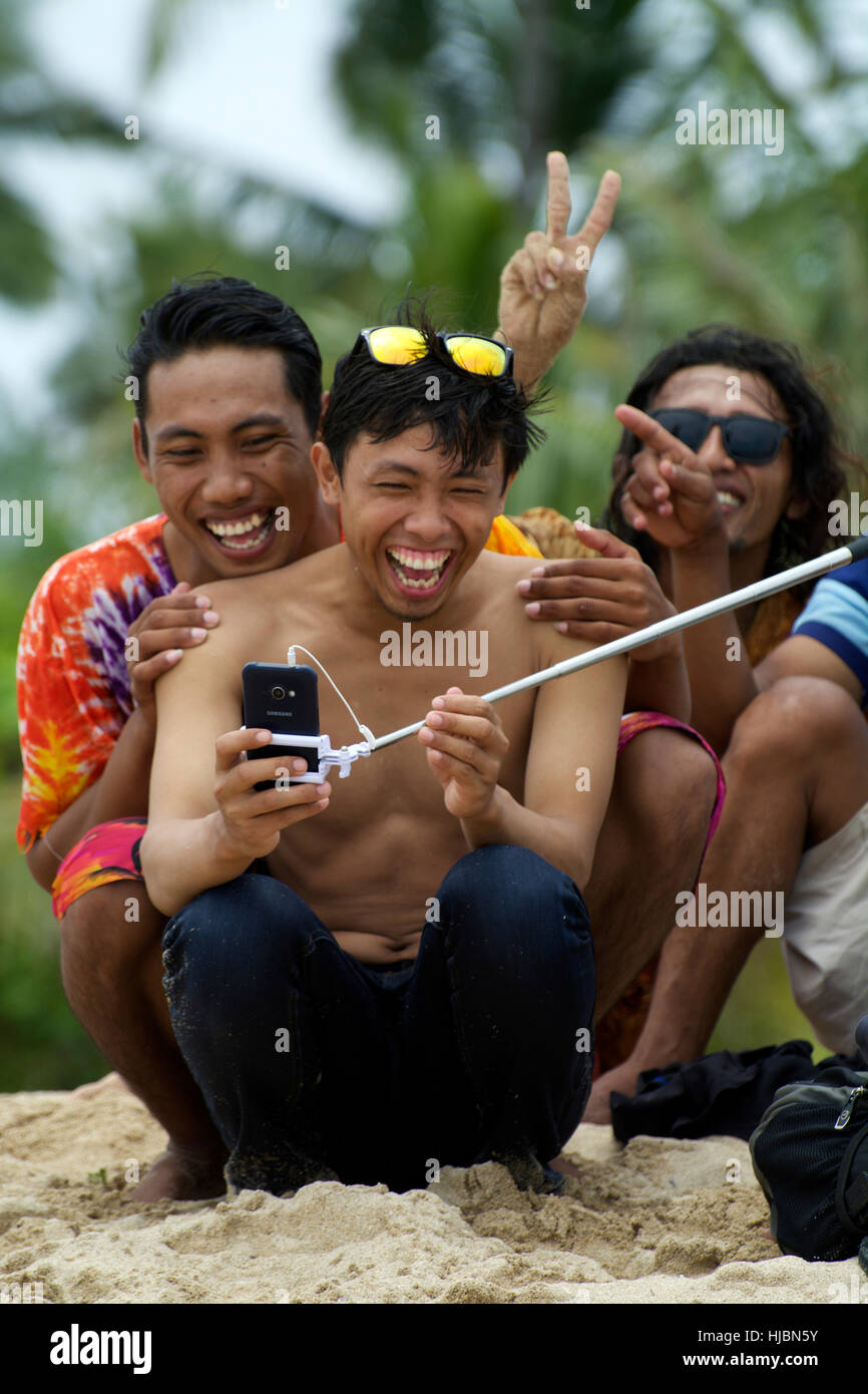 Selfie stick group beach hi-res stock photography and images - Alamy