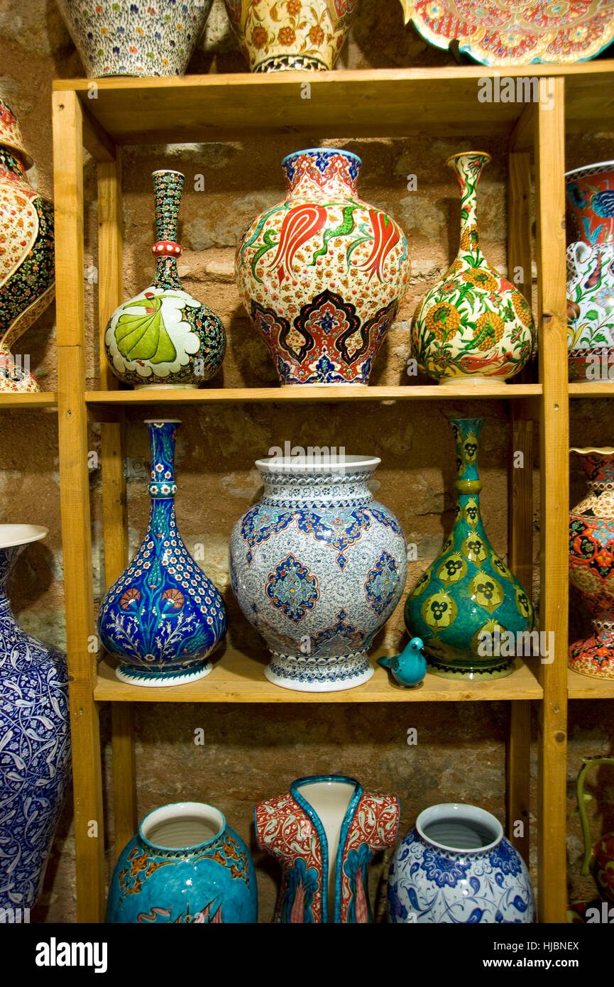 Ceramic artifacts on display for sale in the Covered Bazaar in Istanbul ...