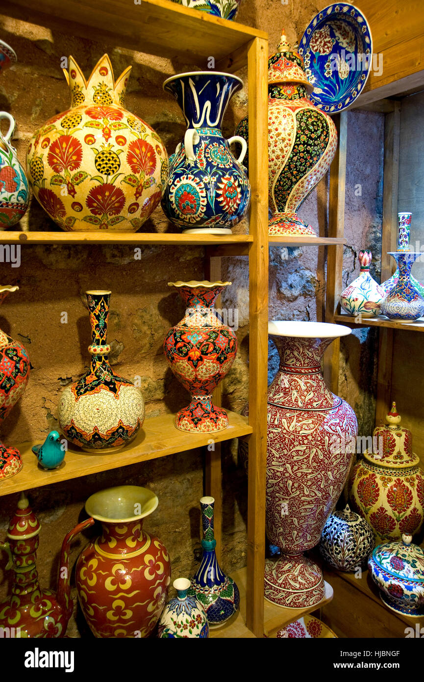 Ceramic artifacts on display for sale in the Covered Bazaar in Istanbul ...
