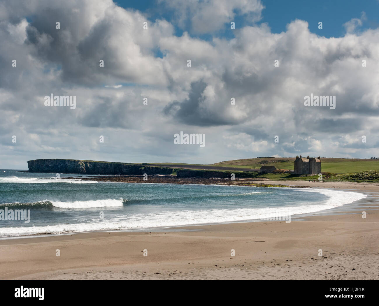 Freswick Bay with cliffs and strong house, Scotland Stock Photo - Alamy