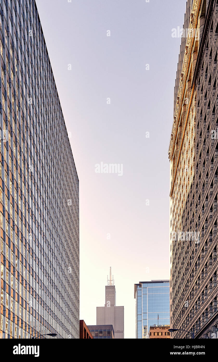 Downtown chicago sunset hi-res stock photography and images - Alamy