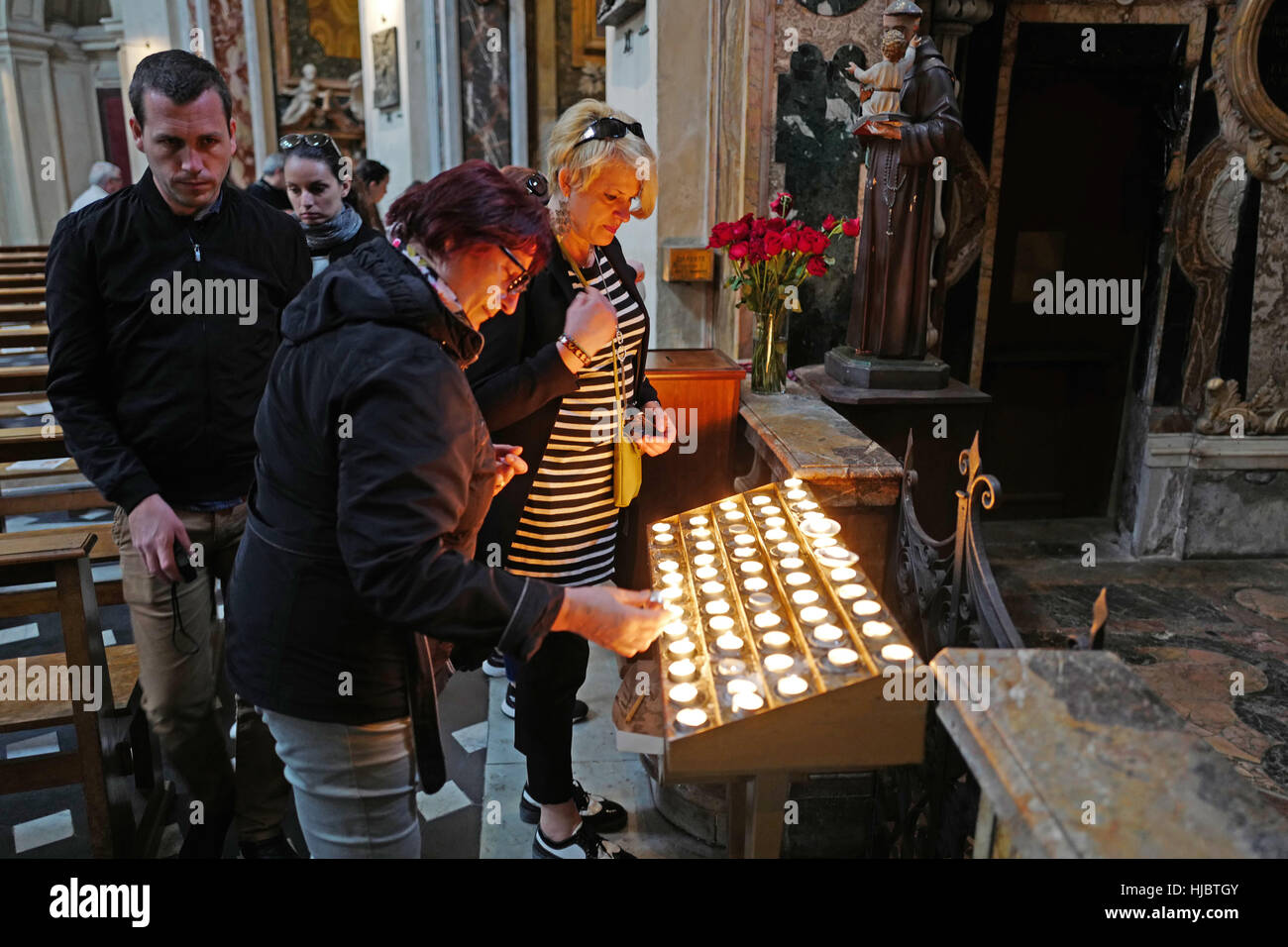 Inside the Vatican Church, St Peter's basilica Stock Photo - Alamy