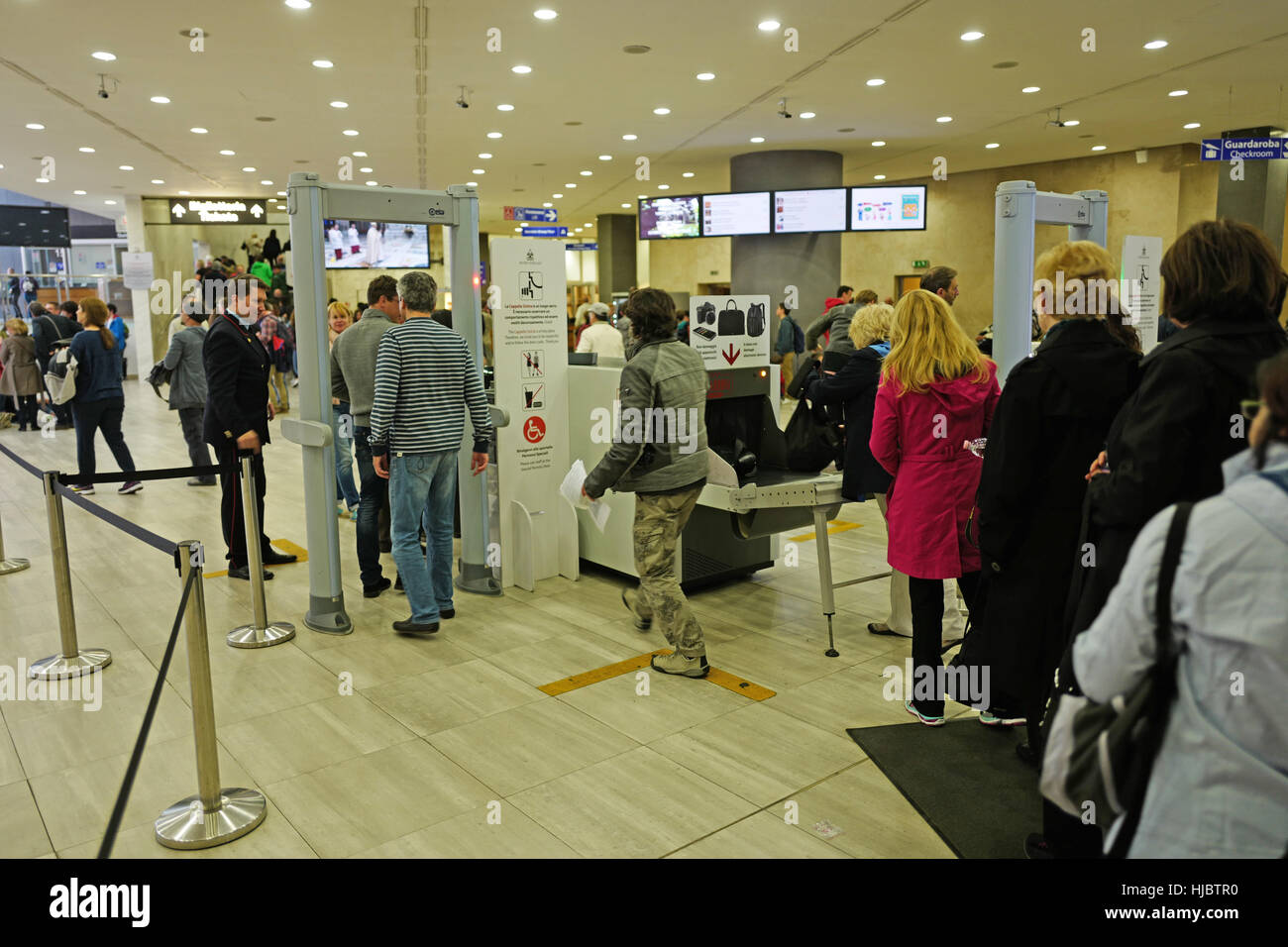 security check at the Vatican museum entrance Stock Photo - Alamy