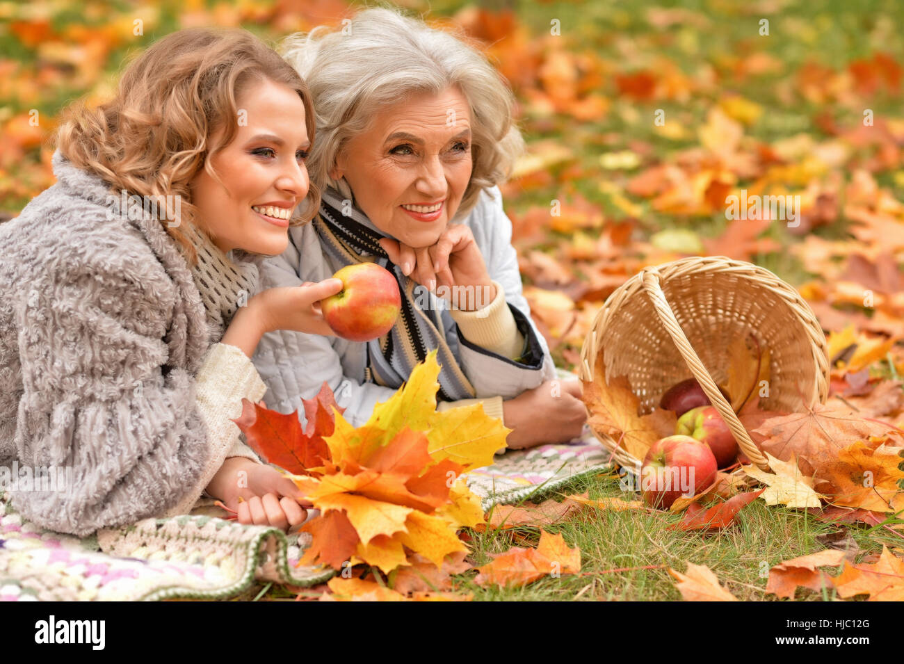 Beautiful older women hi-res stock photography and images - Alamy