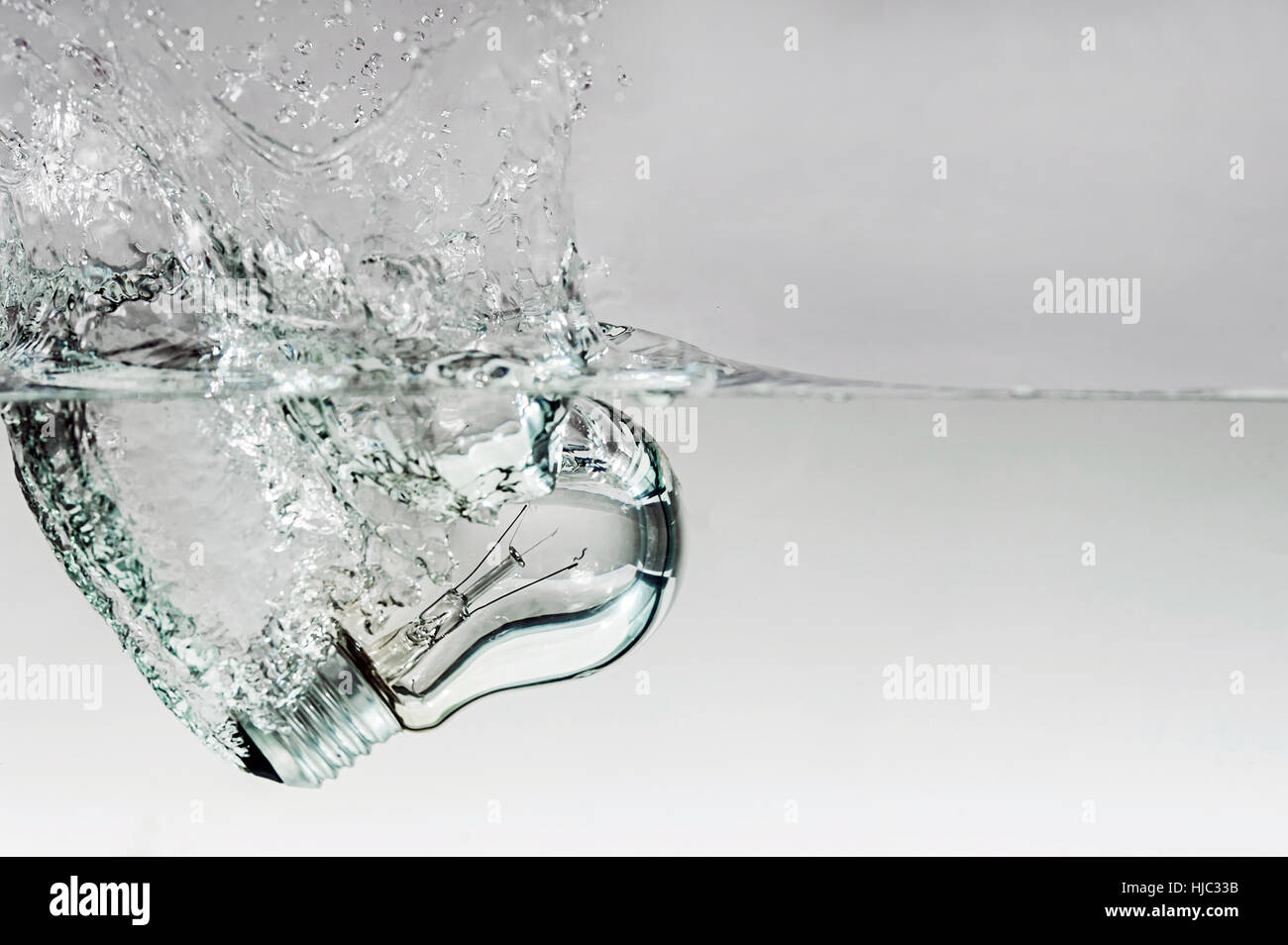 Lightbulb impact in a clear water Stock Photo - Alamy