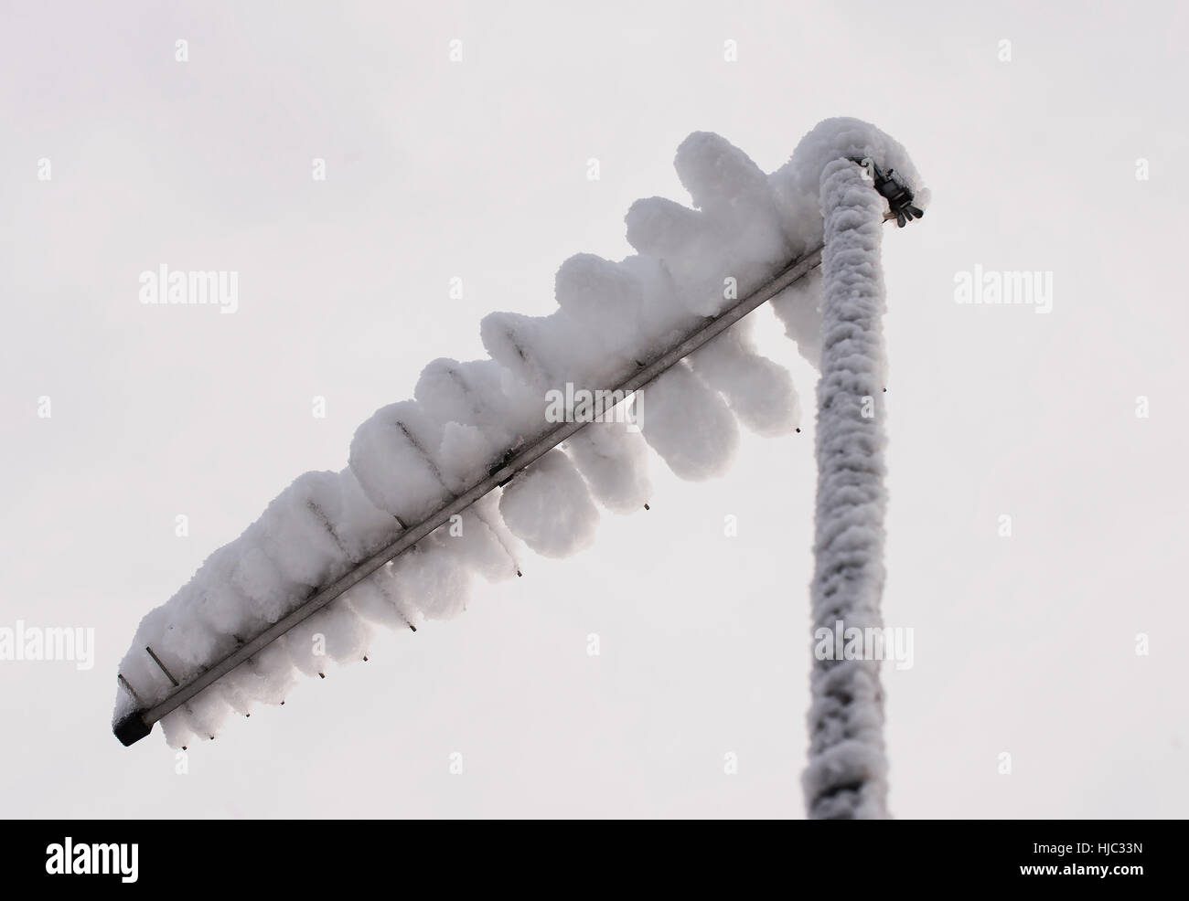 Analog tv antenna covered with snow Stock Photo - Alamy