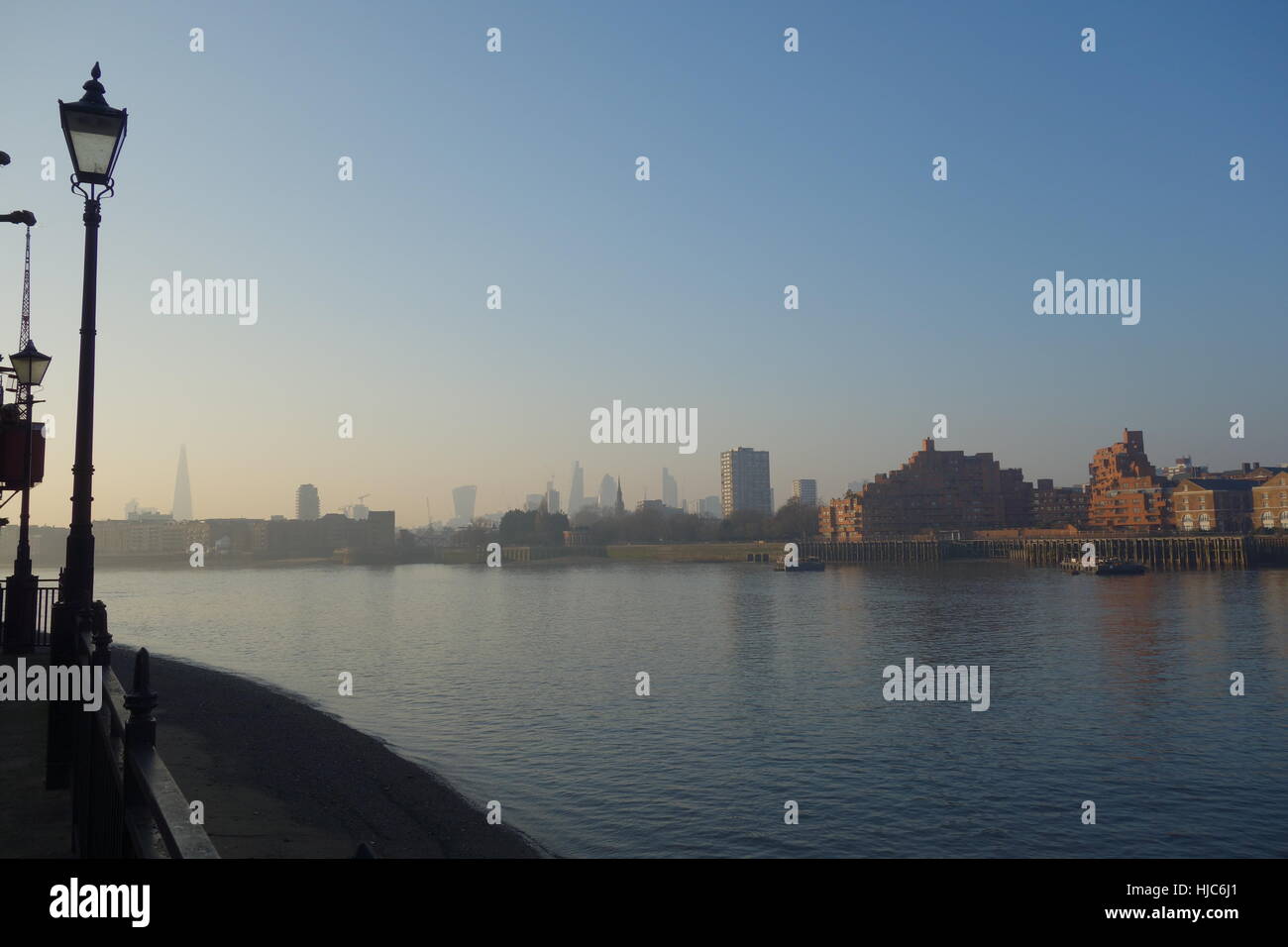 Thames Path and River Thames. Rotherhithe, London UK Stock Photo - Alamy
