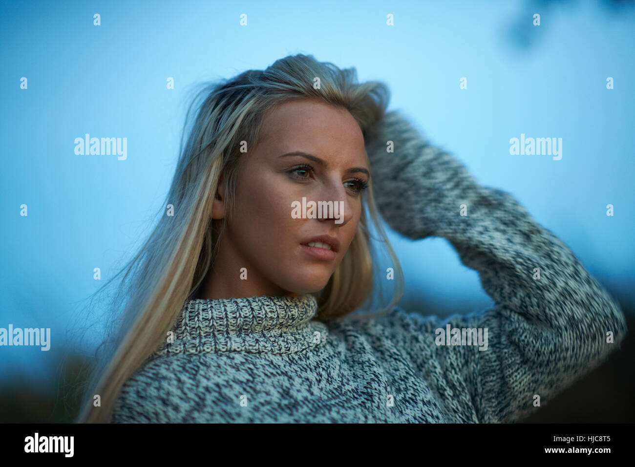 Hand hands in hair hi-res stock photography and images - Alamy