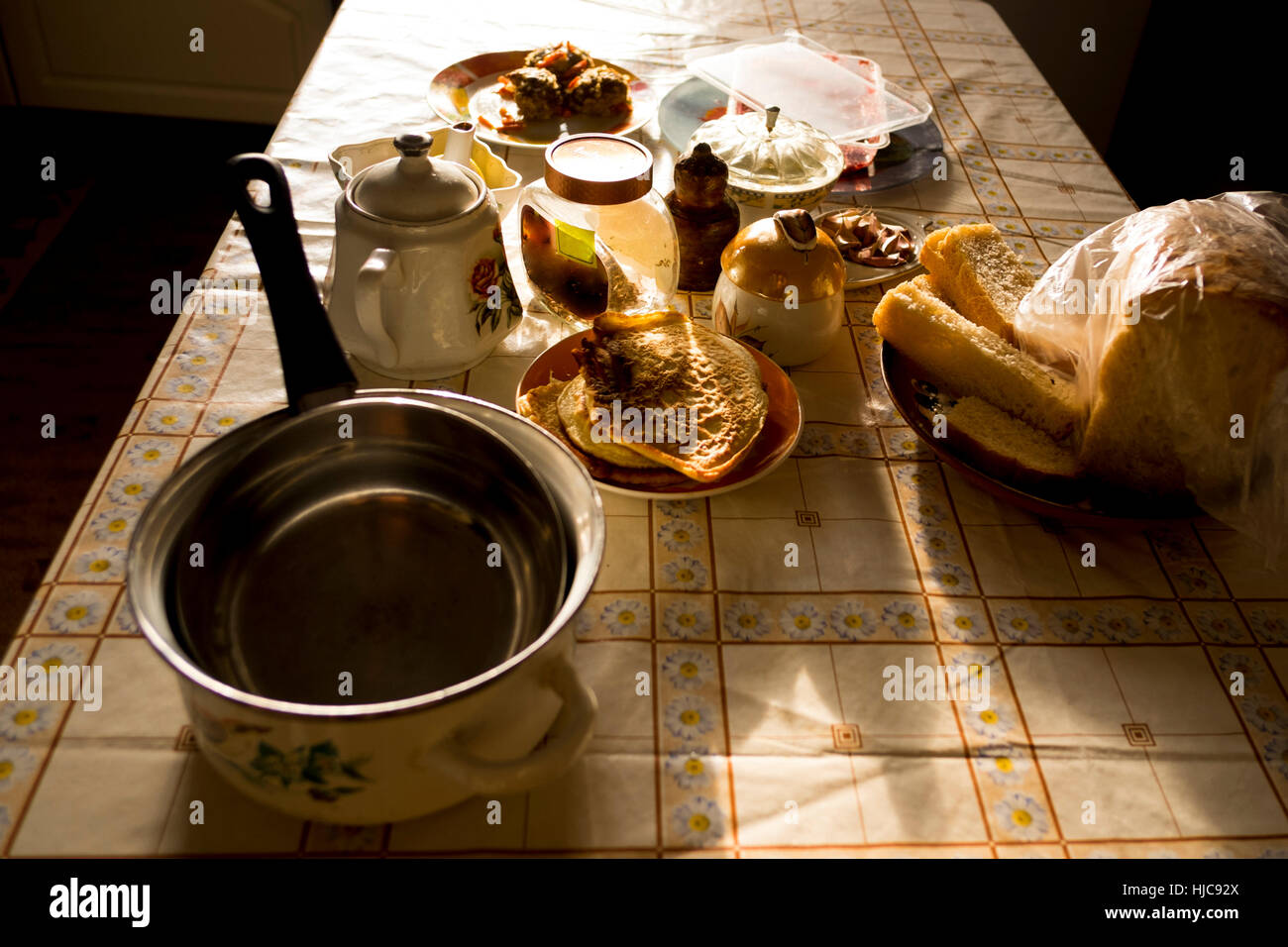 Breakfast food, teapot and saucepan on table Stock Photo - Alamy