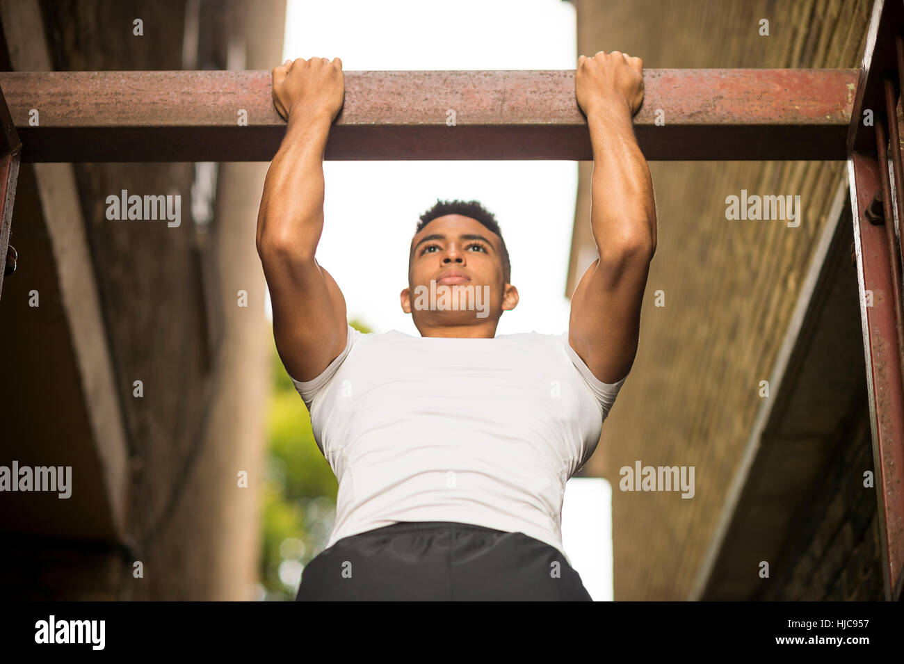 Man chin ups hi-res stock photography and images - Alamy