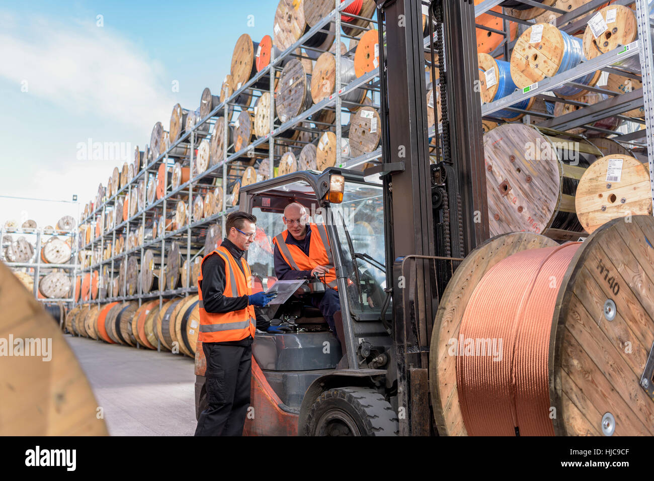 Man lift transport hi-res stock photography and images - Alamy