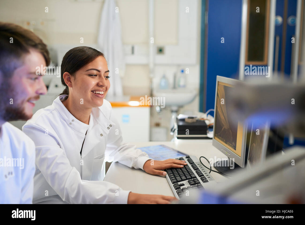 Scientist laboratory computer hi-res stock photography and images - Alamy
