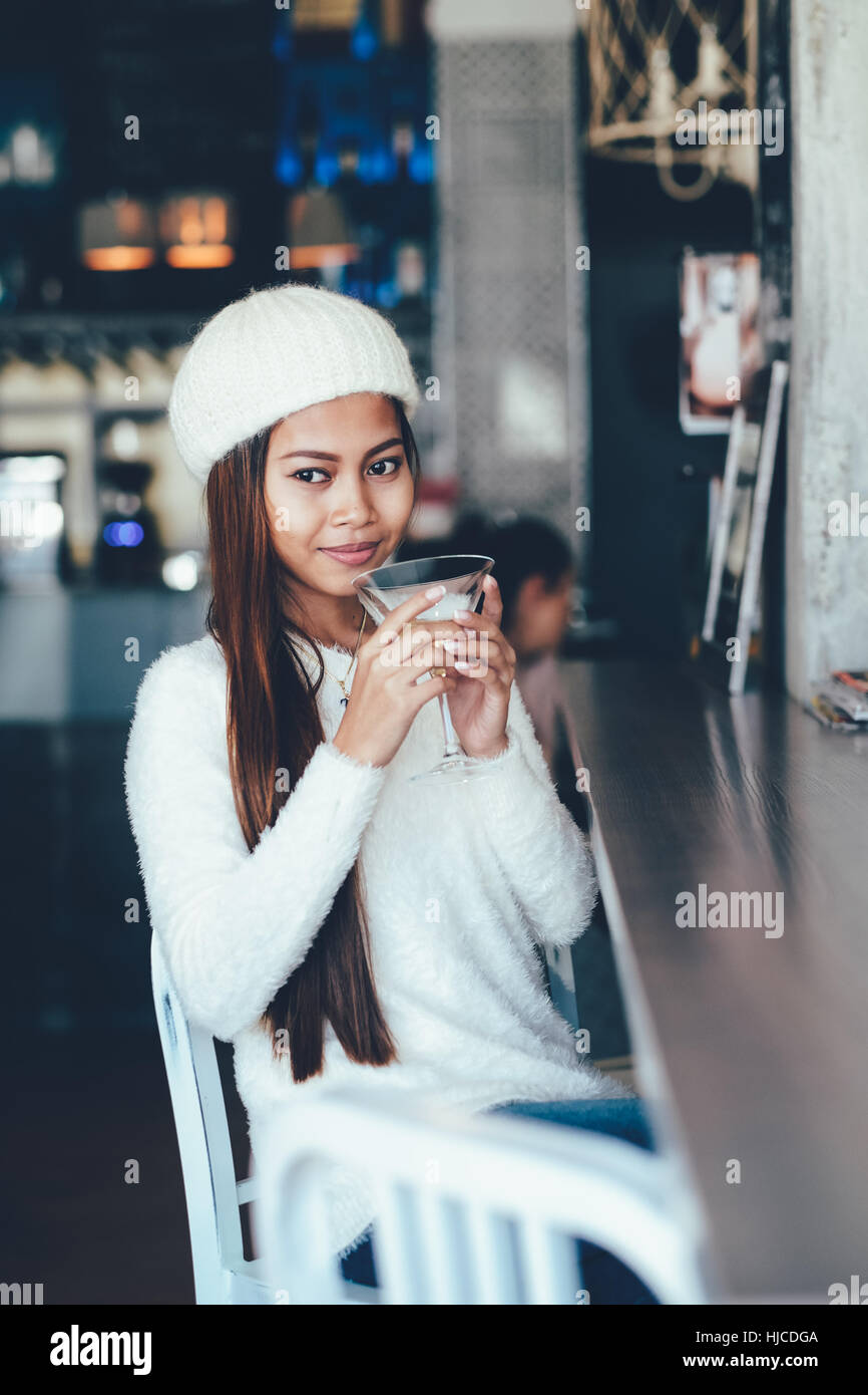 Girl at bar hi-res stock photography and images - Alamy