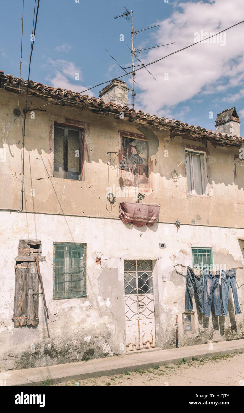 Old rustic building in Italy Stock Photo - Alamy