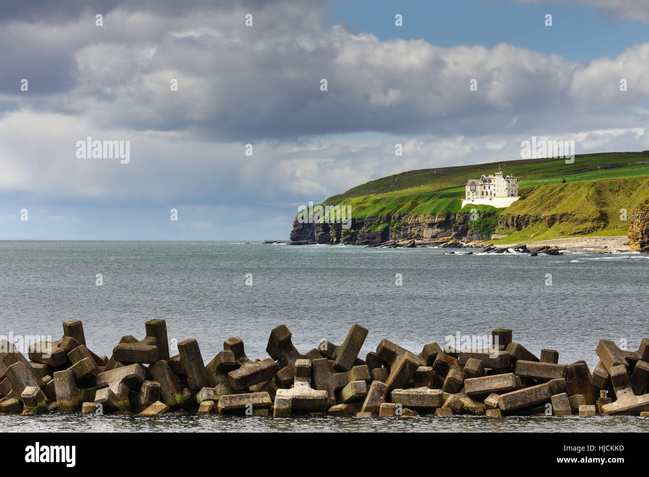 Dunbeath castle hi-res stock photography and images - Alamy