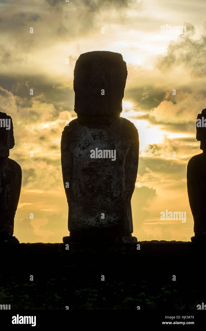 Sunrise on Moai at Tongariki ceremonial platform in Easter Island ...