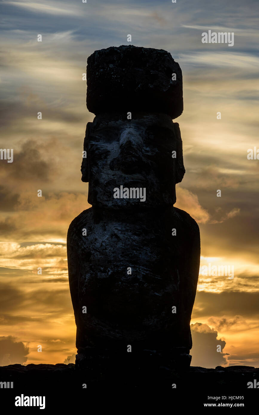 Sunrise on Moai at Tongariki ceremonial platform in Easter Island ...