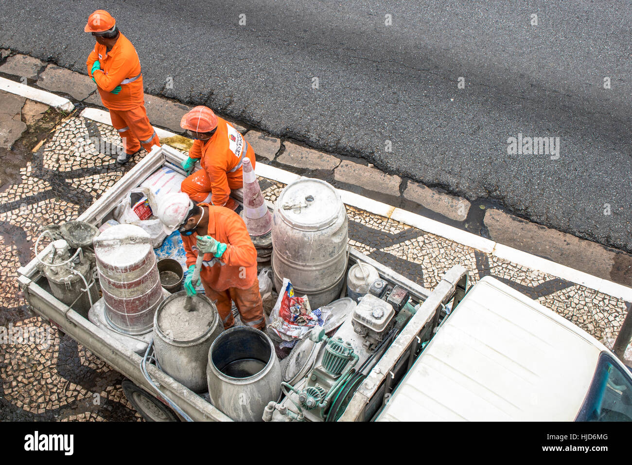 Sao Paulo, Brazil. 23rd January, 2017. An employee of the anti-graffiti ...