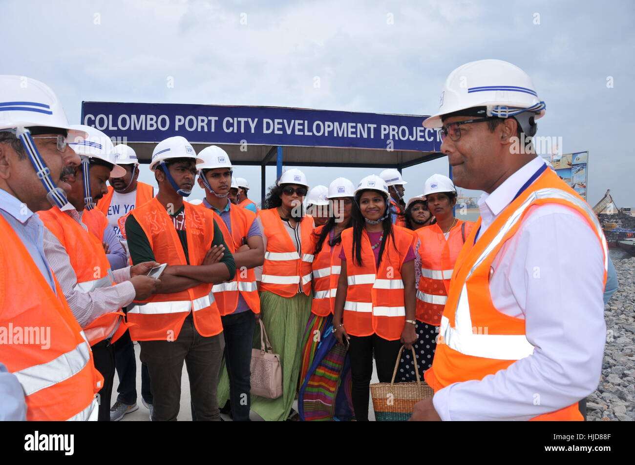 Colombo, Sri Lanka. 23rd Jan, 2017. Visitors communicate with Chanada A ...