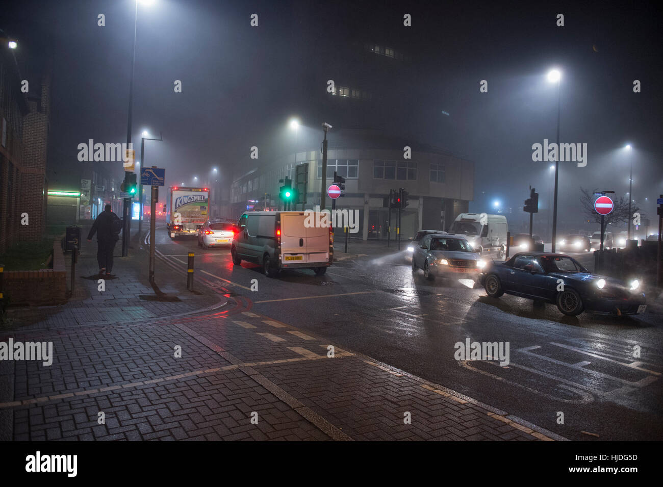 Morden, London, UK. 25th Jan, 2017. Weather. Dense fog and frost during ...