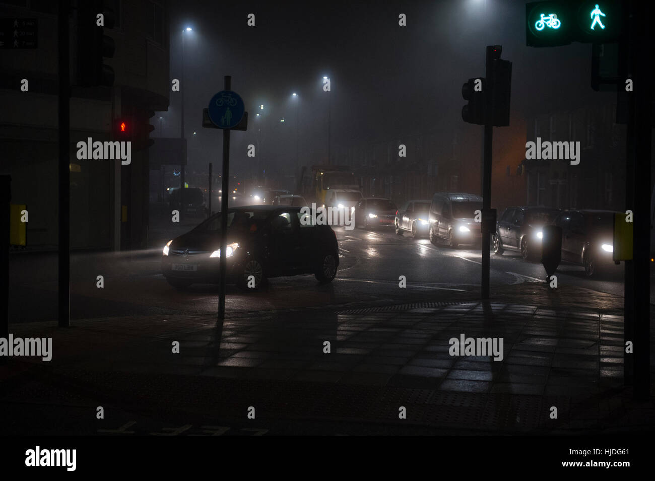 Morden, London, UK. 25th Jan, 2017. Weather. Dense fog and frost during ...