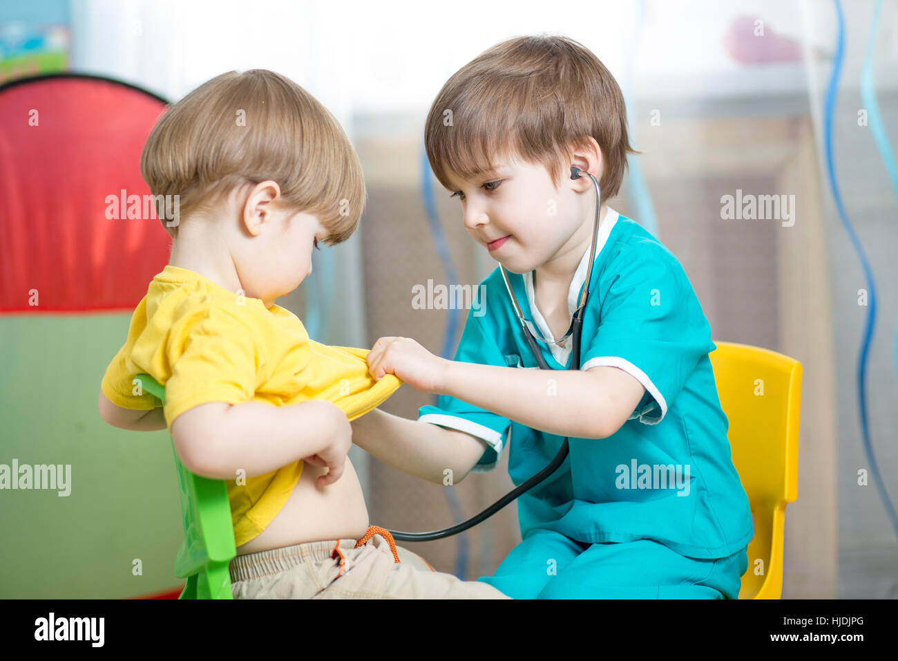 Kids hospital playing hi-res stock photography and images - Alamy