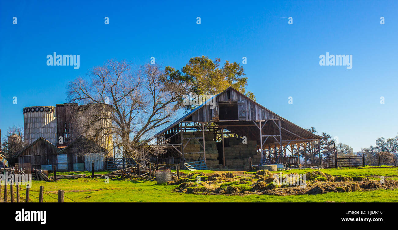 Open air barn hi-res stock photography and images - Alamy