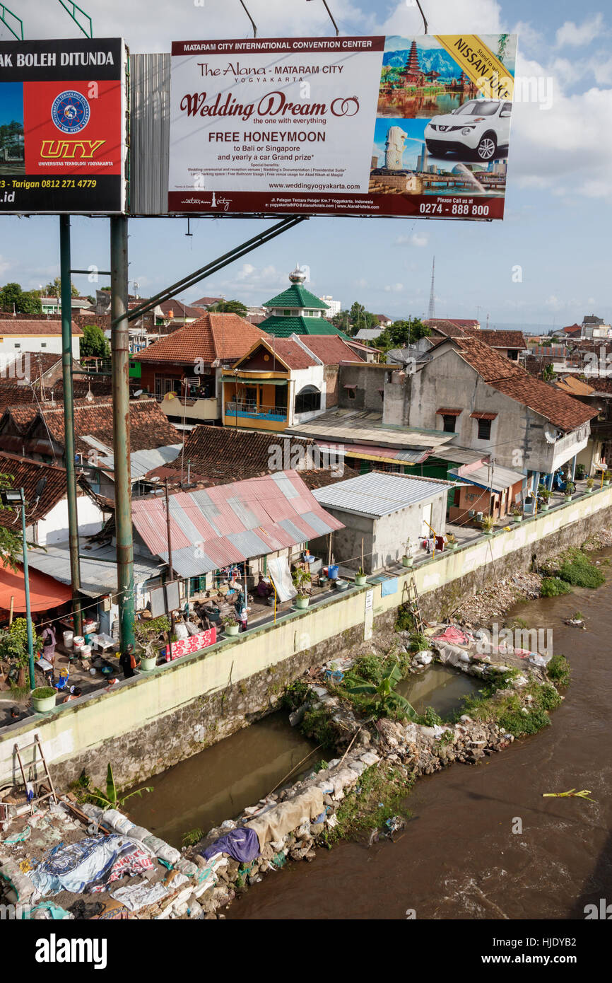 Dirty billboard hi-res stock photography and images - Alamy