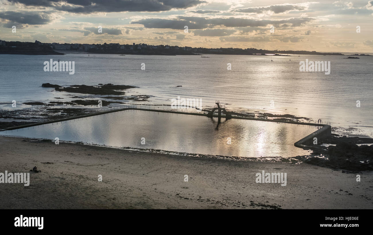 Oceanic swimming pool on the beach of Saint-Malo, France Stock Photo ...