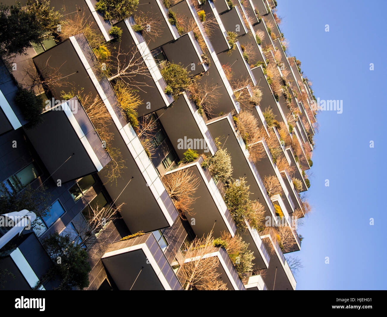 Il bosco verticale - The vertical forest skyscraper premiated building ...