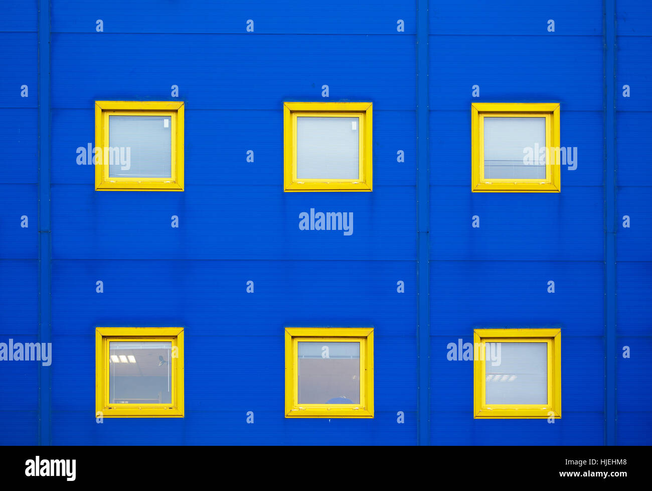 Steel windows building yellow hi-res stock photography and images - Alamy