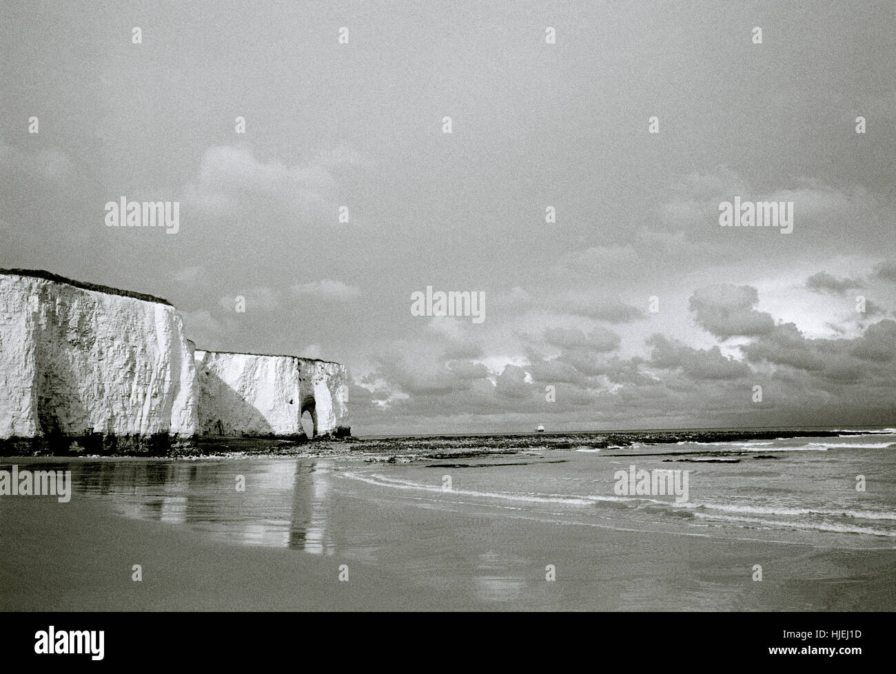 White cliffs kingsgate beach broadstairs hi-res stock photography and ...