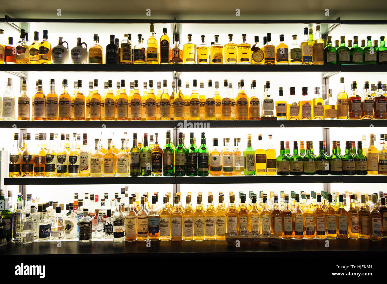 Shelves Bottles Whisky Stock Photos & Shelves Bottles Whisky Stock ...