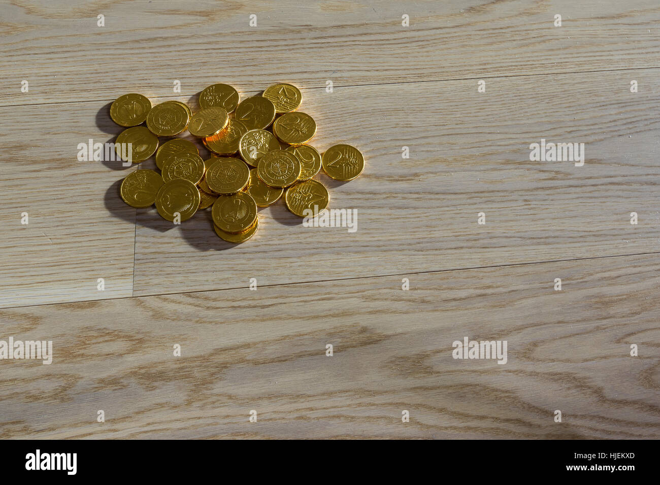 Pile of gold coins hi-res stock photography and images - Alamy