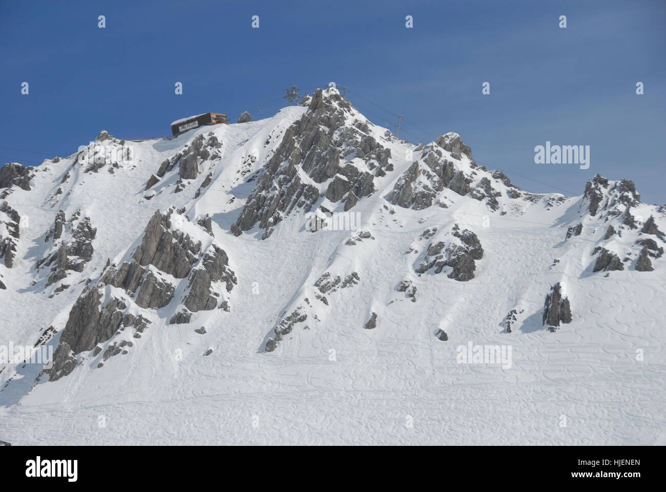 snowy mountain peak am arlberg Stock Photo - Alamy