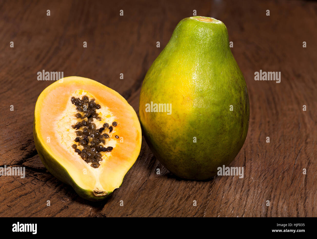 halved papaya fruit - halved papaya fruit Stock Photo - Alamy