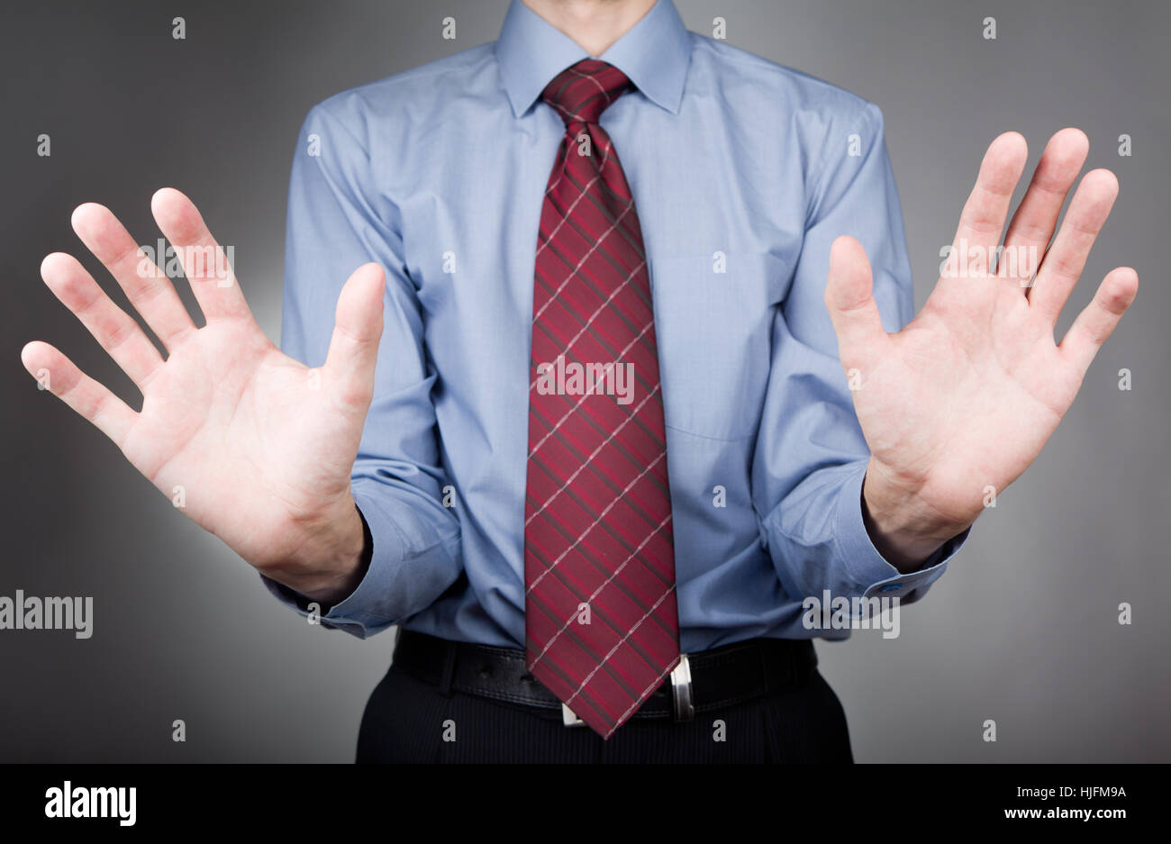 Black hand shaking white hand hi-res stock photography and images - Alamy