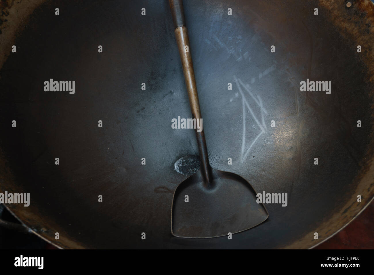 old chinese wok pan dirty Stock Photo - Alamy