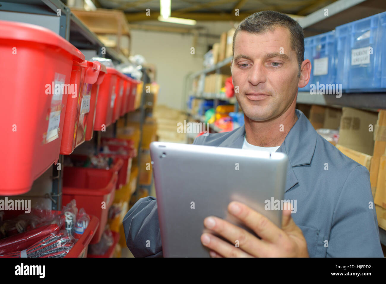 Warehouse worker ipad hi-res stock photography and images - Alamy