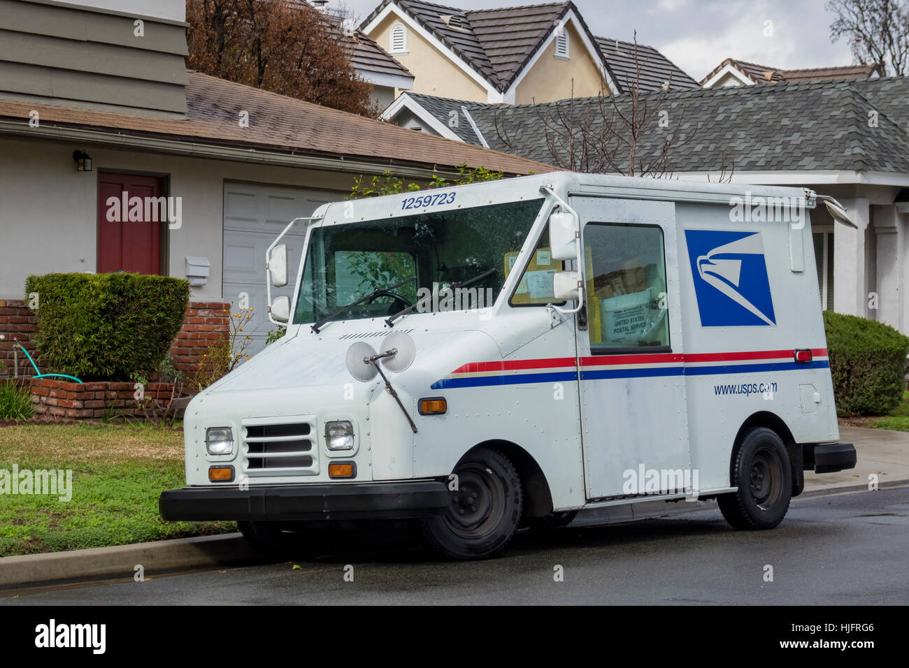 Usps mail truck hi-res stock photography and images - Alamy