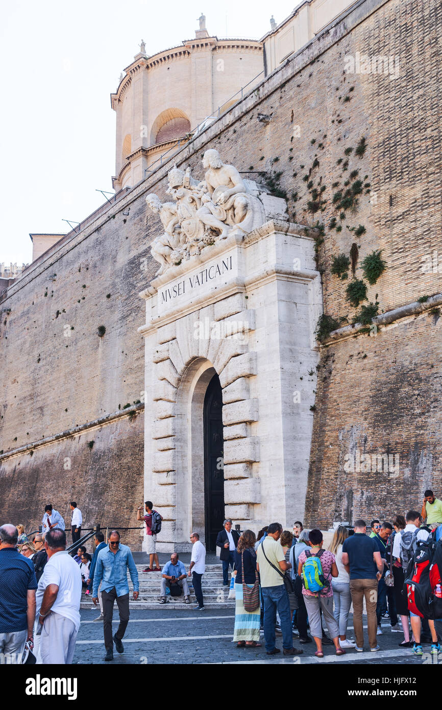 Crowd of tourists near entrance to vatican museum hi-res stock ...