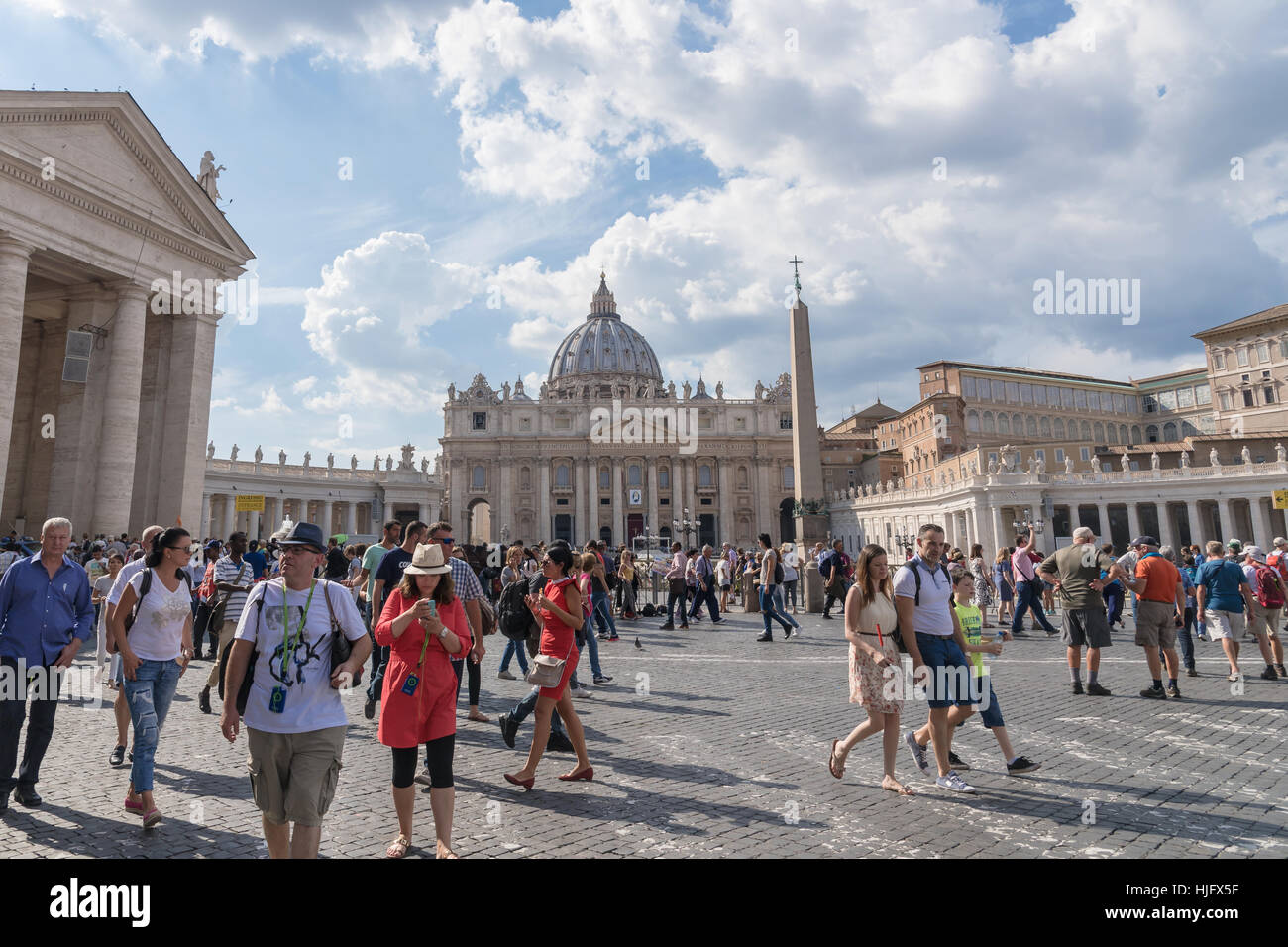Tourist's crowd on St. Peter's Square, Vatican, Rome, Italy, Europe ...