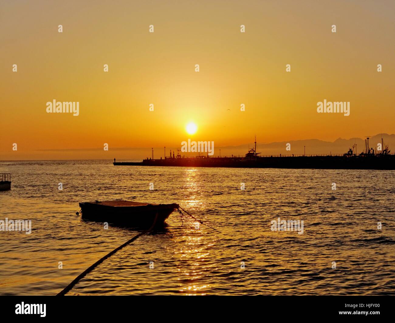 Boat and pier together for sunset Stock Photo - Alamy