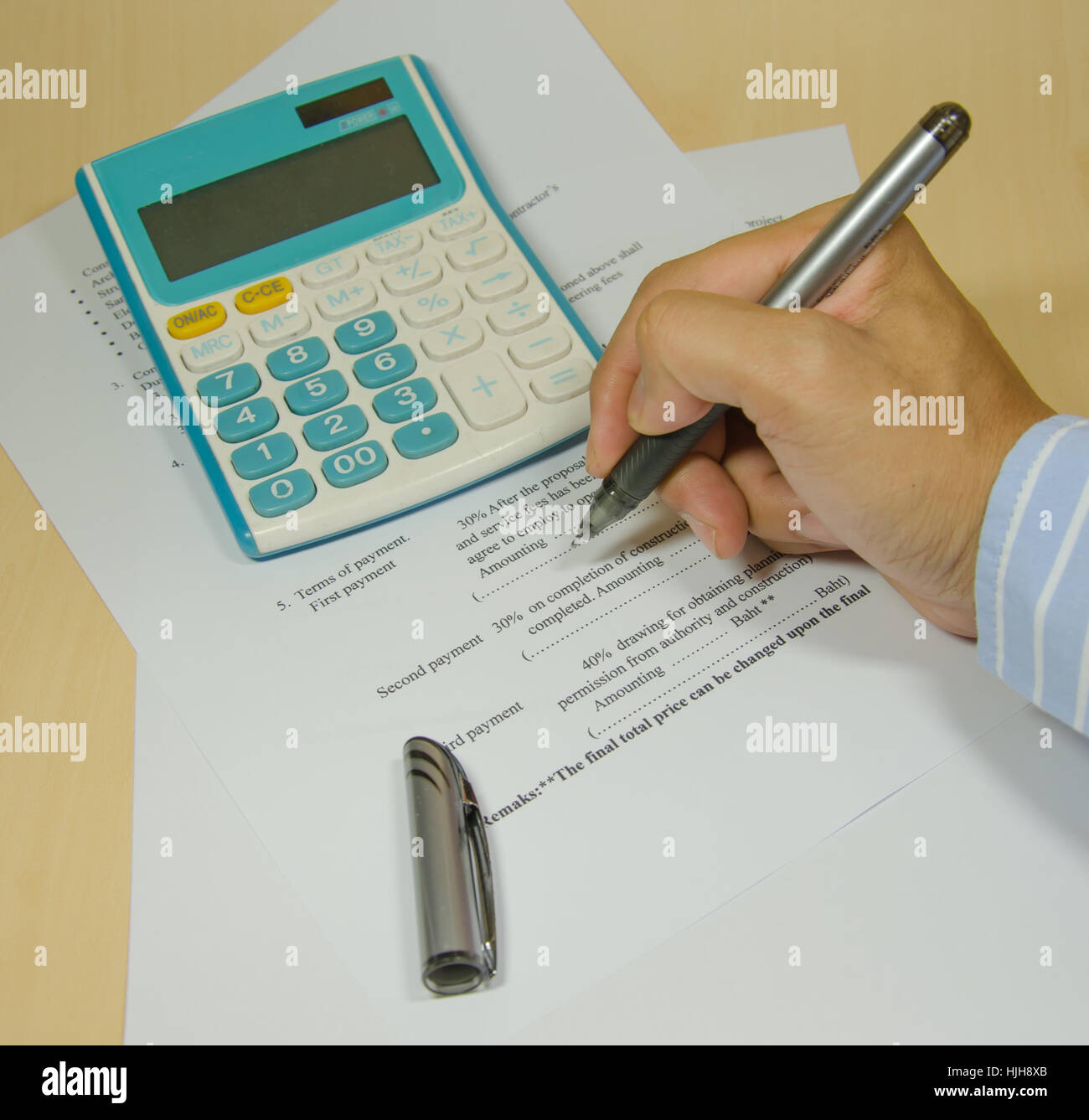 Close up of businessman signing a contract Stock Photo - Alamy